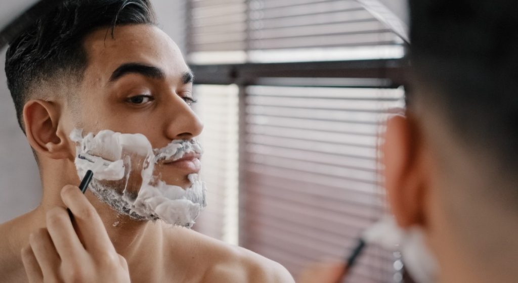How To Clean Hair Out Of A Razor? The Best Guide (20+ Tips)